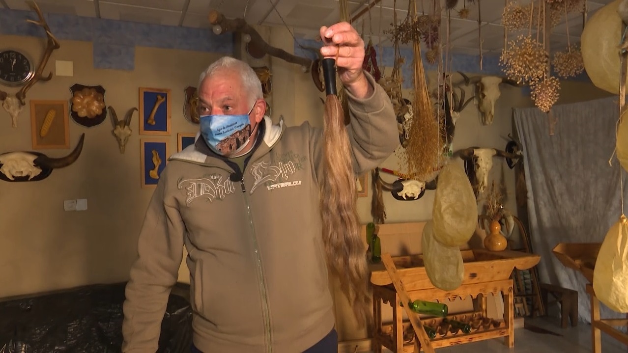 Vicente nos cuenta como fabrica su famoso "matamoscas de la abuela ...