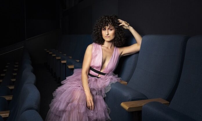 Llega el fado y el jazz 'Grammy' de Maria Mendes a Badajoz | Canal ...