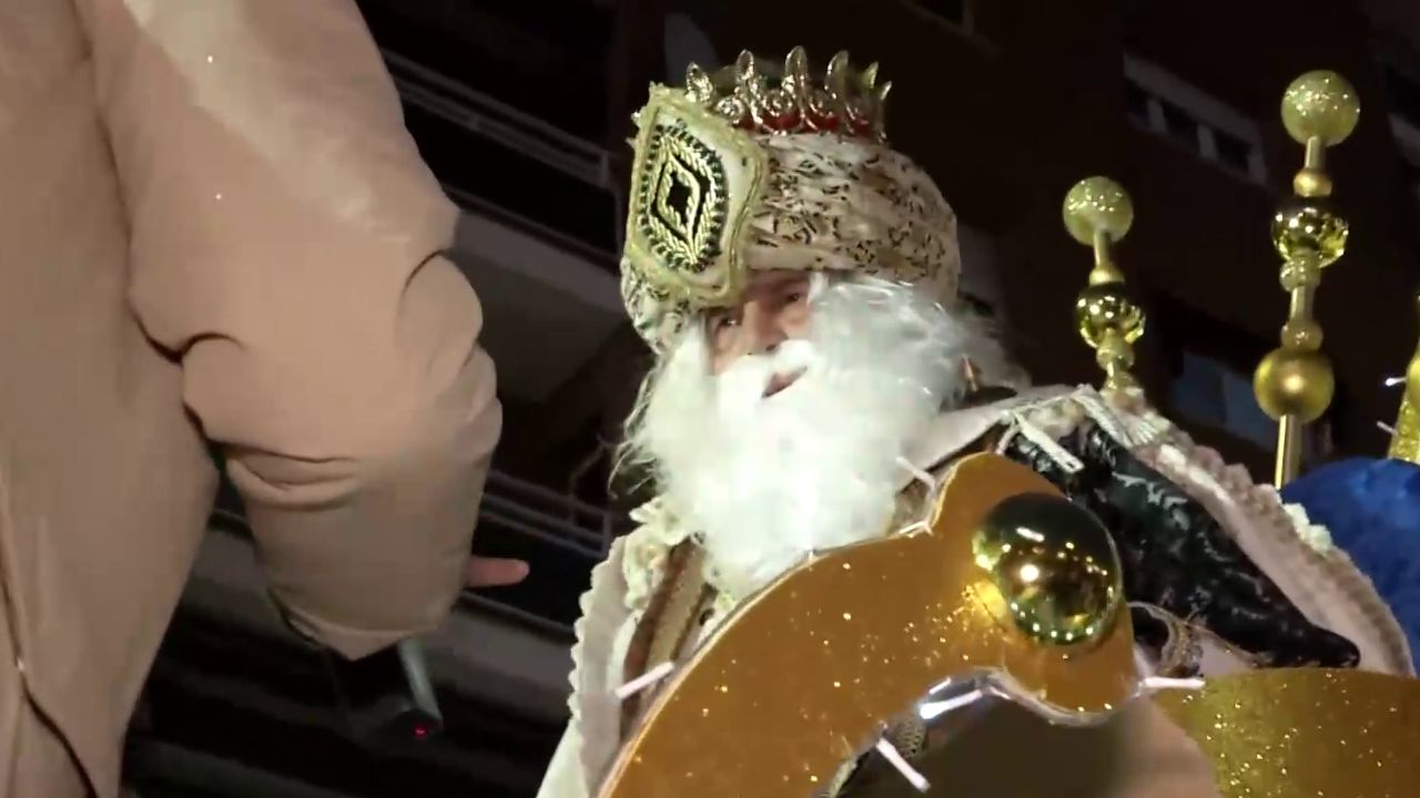 El rey Melchor reparte ilusión en Mérida | Canal Extremadura