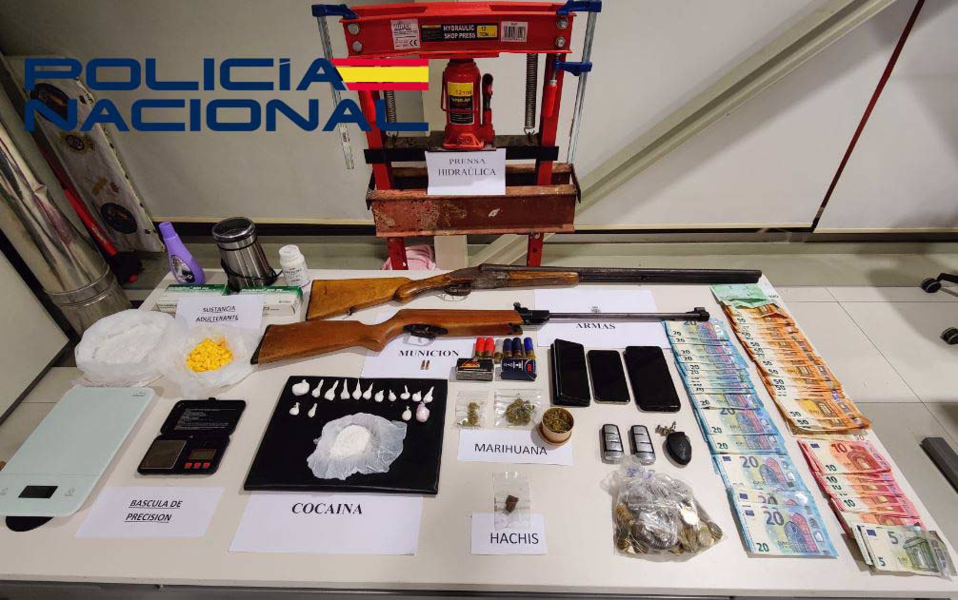 La Policía Nacional Detiene A Cuatro Personas Y Desarticula Tres Puntos