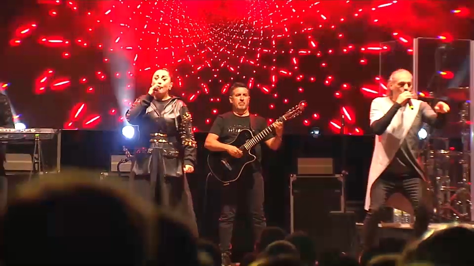 Camela celebra sus 30 años con un lleno en Valdivia | Canal Extremadura
